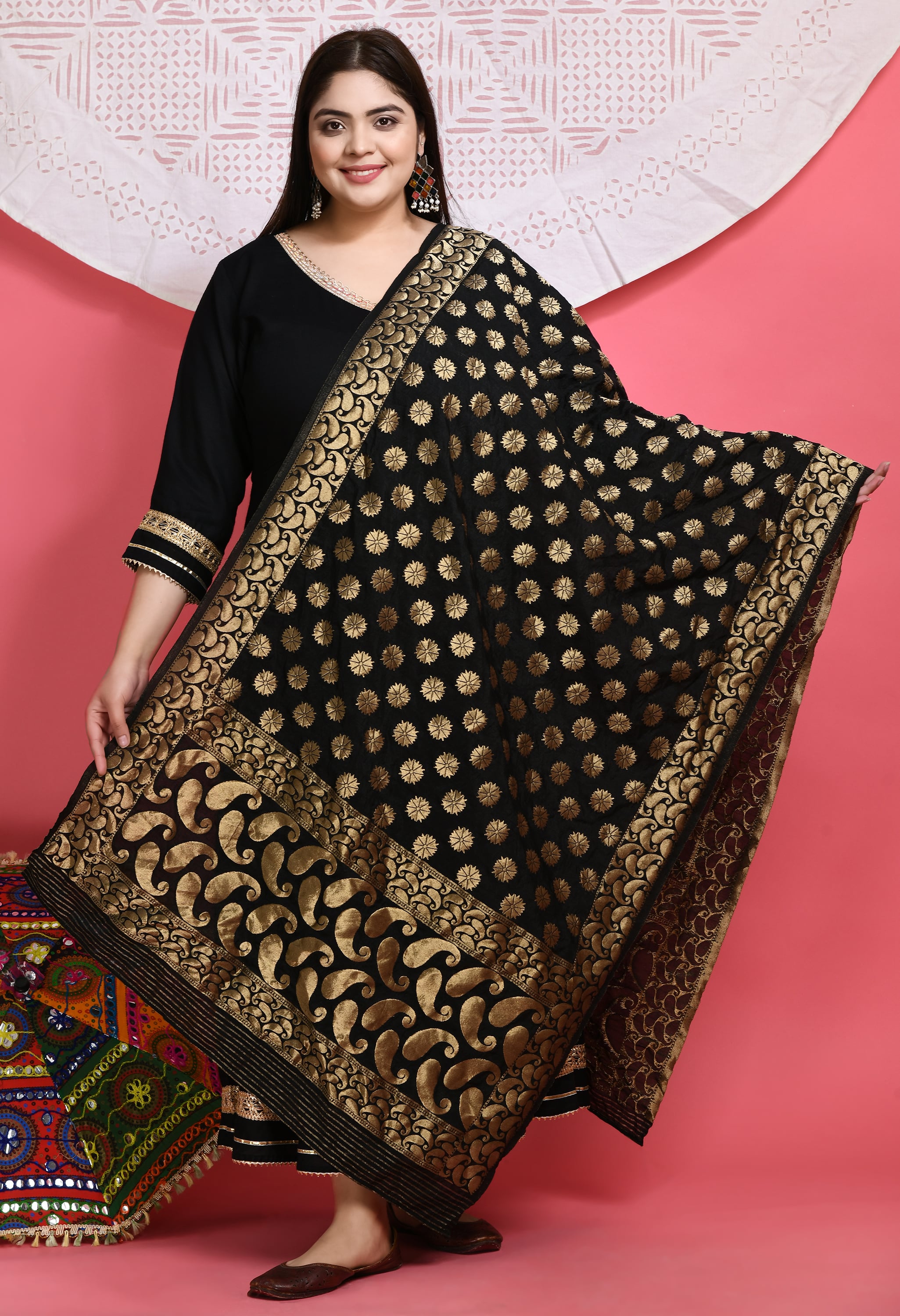 Plus Size Women Banarasi Black Dupatta – DESINOOR.COM